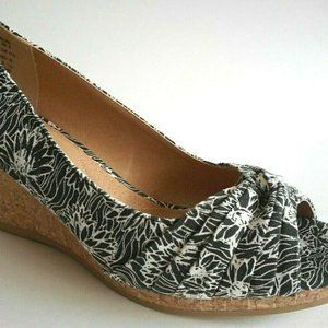 dexflex comfort | Shoes | New Dexflex Comfort Black White Floral Memory ...